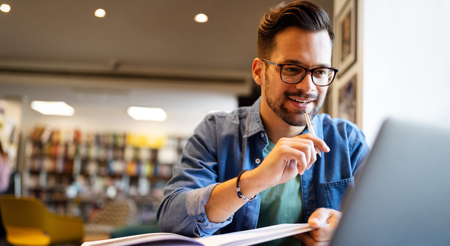 Course Material Programs - Follett